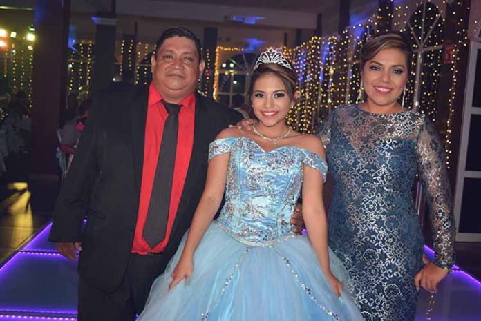 Los 15 de Karla - Periódico El Orbe.