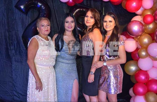 Festejan a Yesi - Periódico El Orbe.