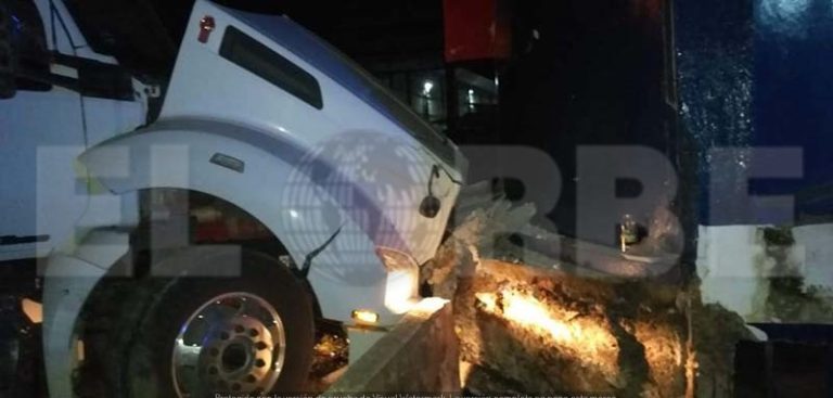 Cabezal de Tráiler Daña Fachada de Motel - Periódico El Orbe.