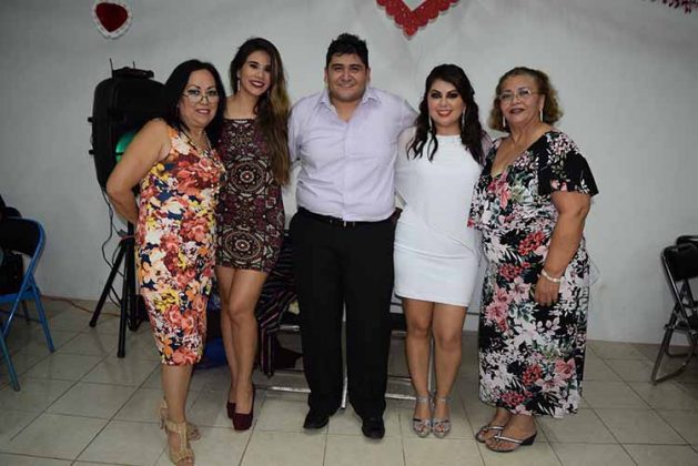 Idalia Díaz & Arturo Toledo Despiden su Soltería - Periódico El Orbe.