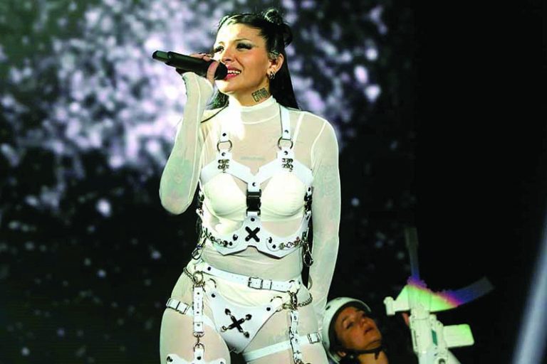 Cazzu Regresa a los Escenarios con Poderoso Mensaje - Periódico El Orbe.