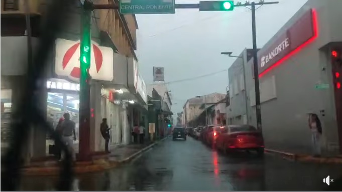 Fuerte lluvia con tormenta eléctrica cae en el centro de la ciudad de #Tapachula. - Periódico El ...