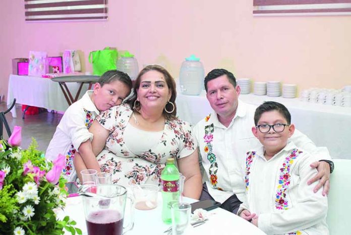 Arianna Rodríguez Celebra sus XV Años - Periódico El Orbe.