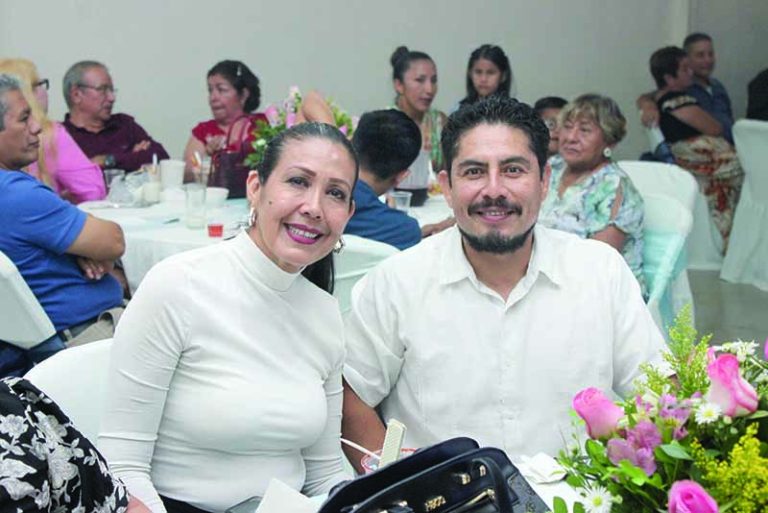 Arianna Rodríguez Celebra sus XV Años - Periódico El Orbe.