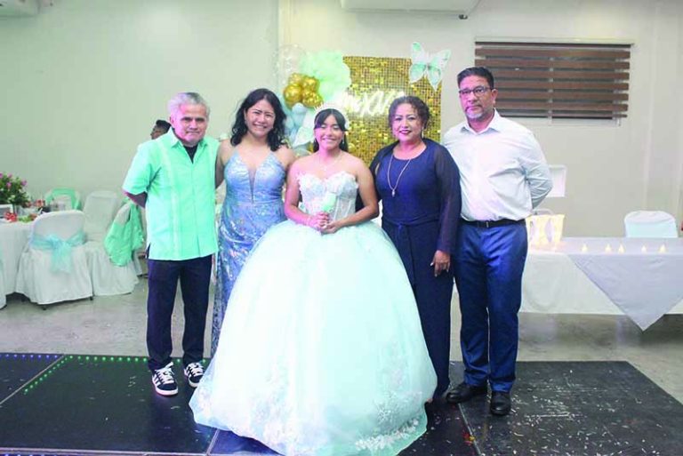 Arianna Rodríguez Celebra sus XV Años - Periódico El Orbe.