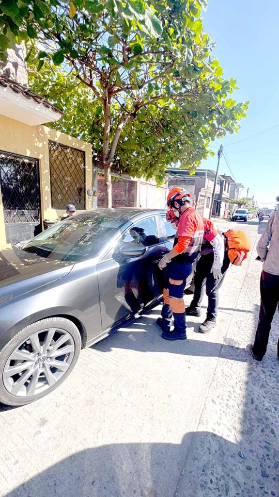 Conductor Perdió el Conocimiento y Chocó - Periódico El Orbe.