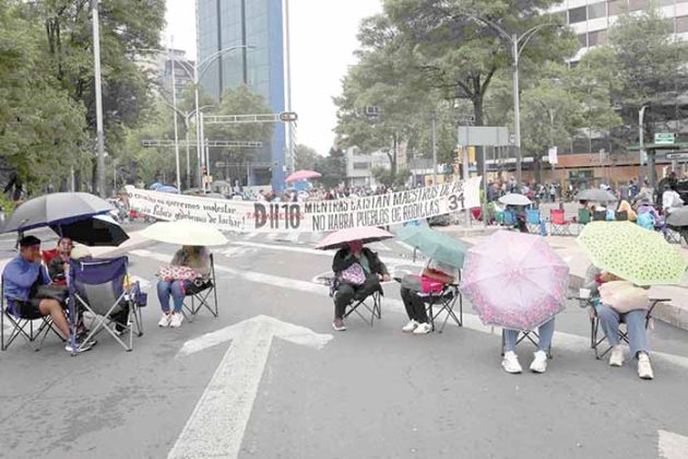 Sin Arreglo la Huelga de los Maestros; Docentes de Oaxaca Plantan a SEP ...